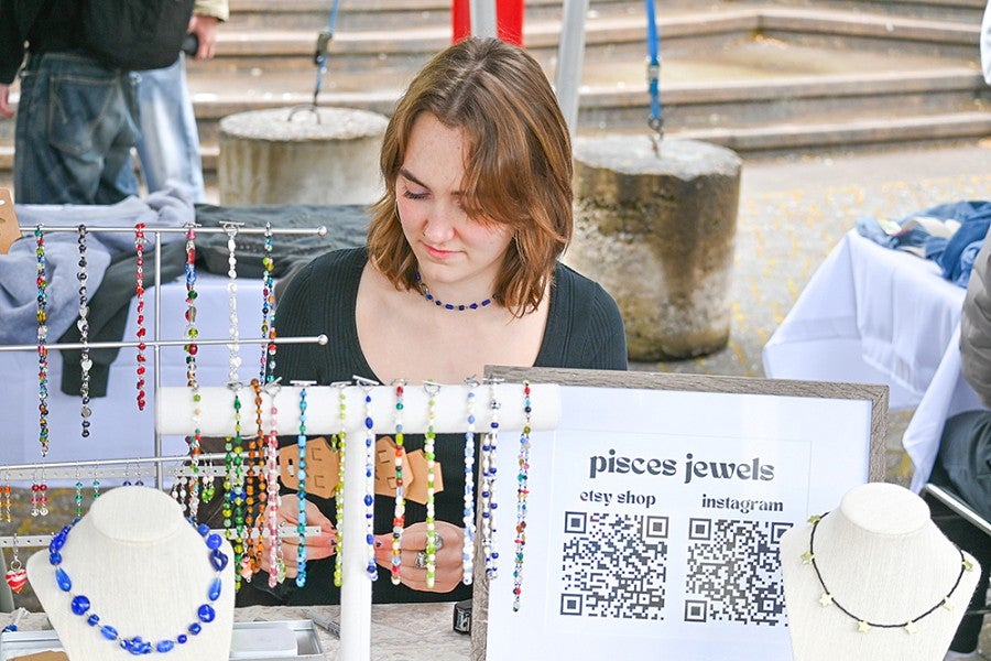 Student Spotlight on Emma Harris: Letting the creativity flow (VIDEO ...